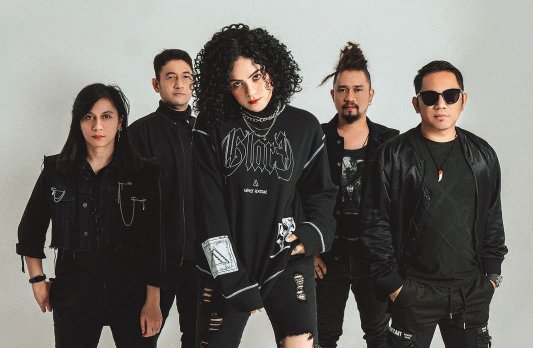 EVE: Titik Tengah di Ranah Modern Rock/Metal - MUSIKERAS